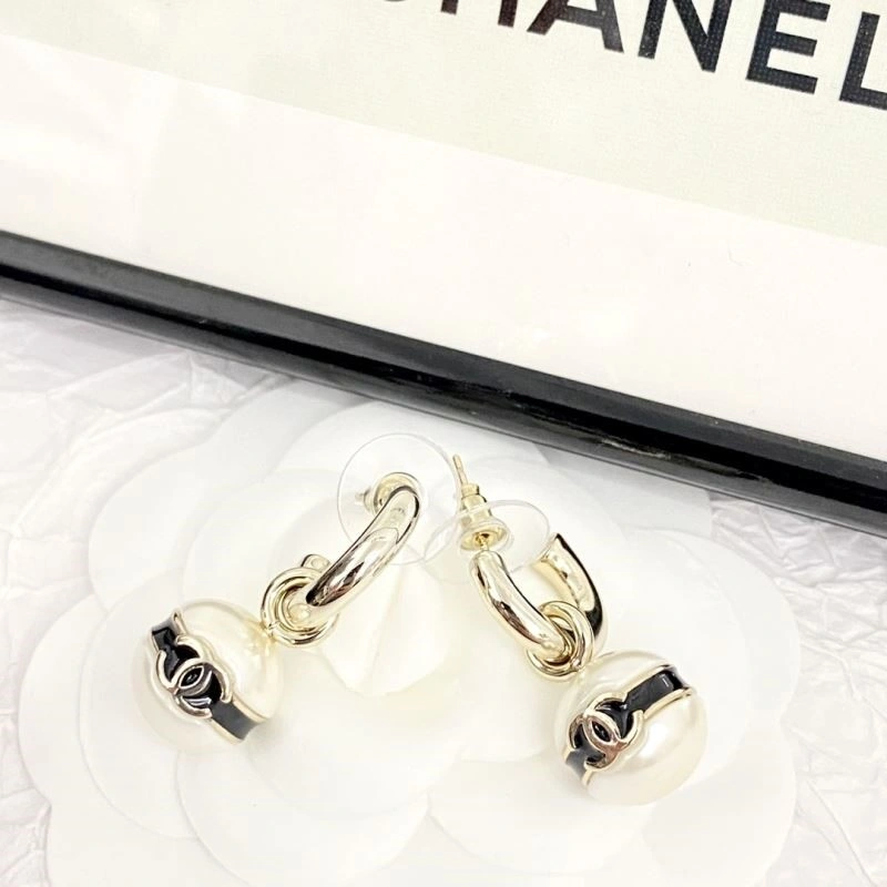 Top mirror Chanel Earrings