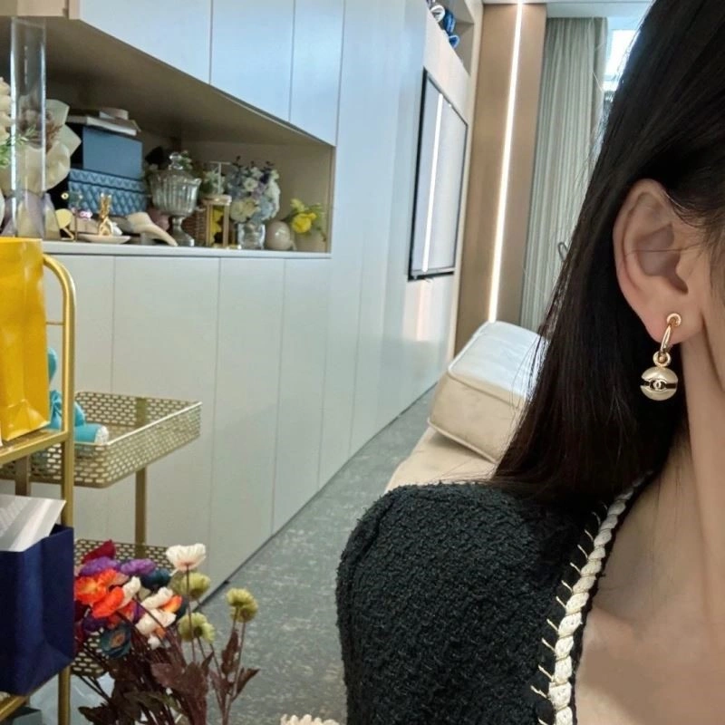 Top mirror Chanel Earrings