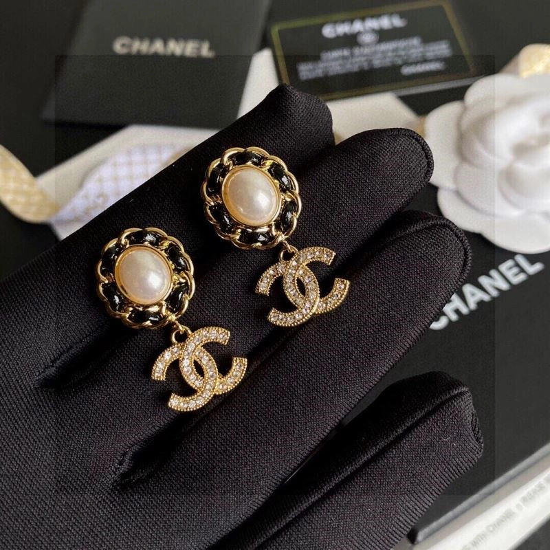 Top match Chanel Earrings