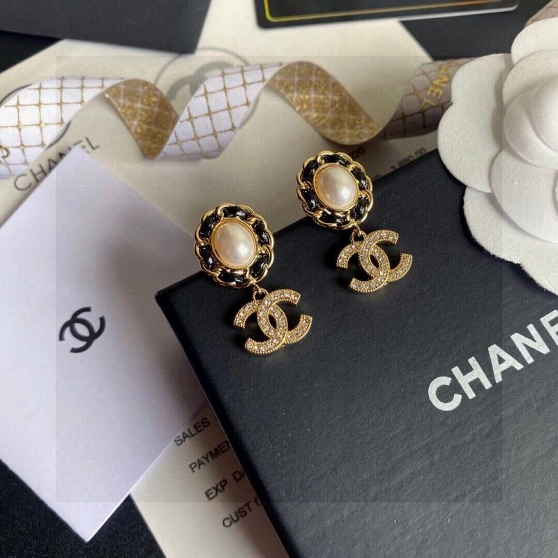Top match Chanel Earrings