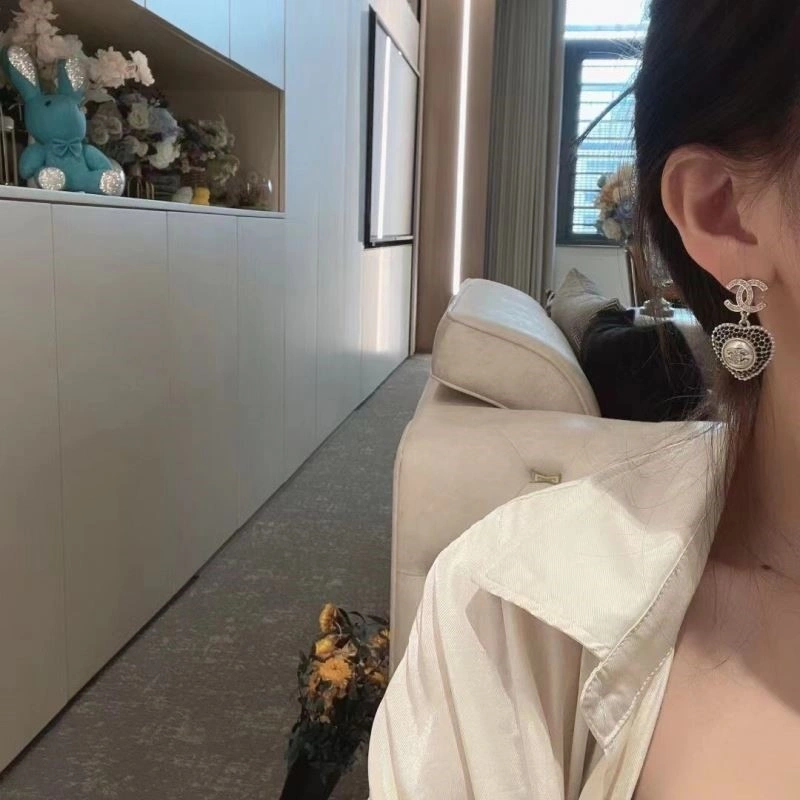 Top mirror Chanel Earrings