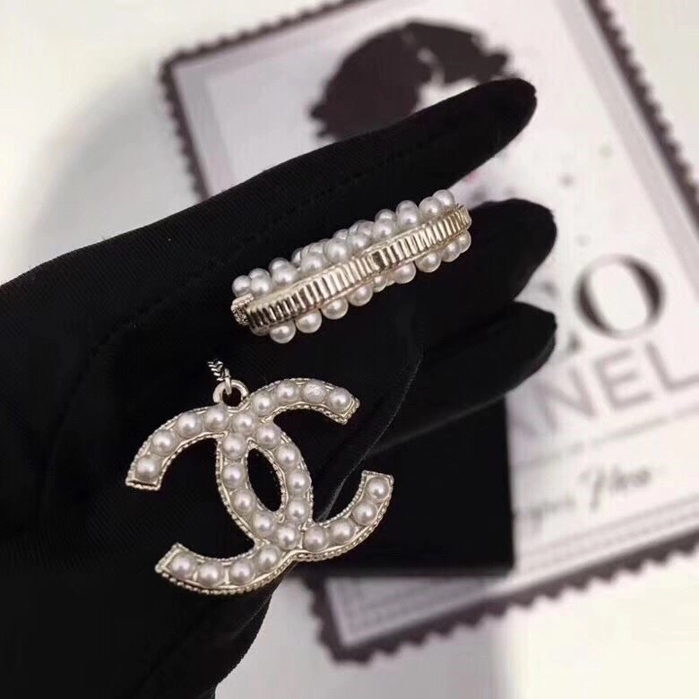 Top mirror Chanel Earrings