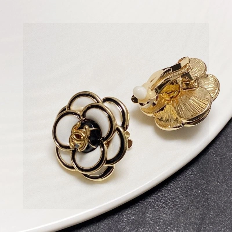 Top mirror Chanel Earrings