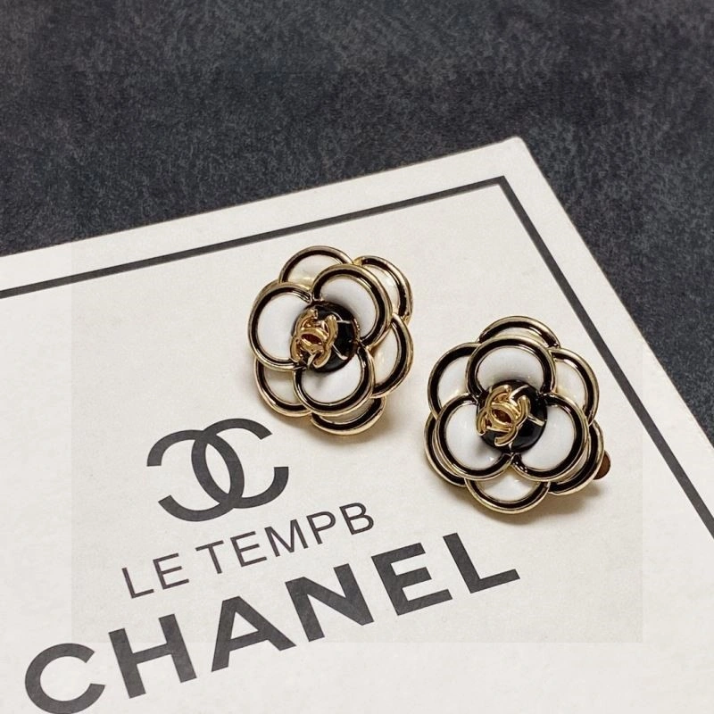 Top mirror Chanel Earrings