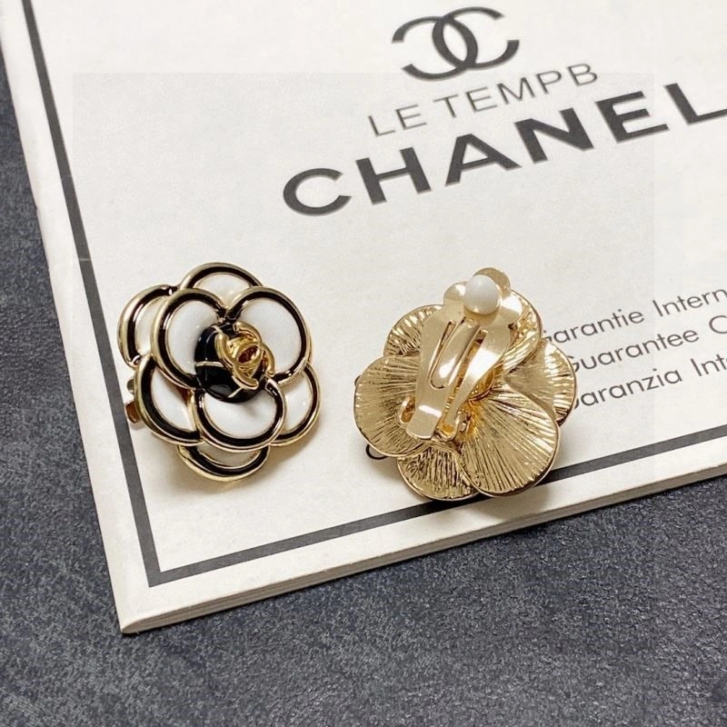 Top mirror Chanel Earrings