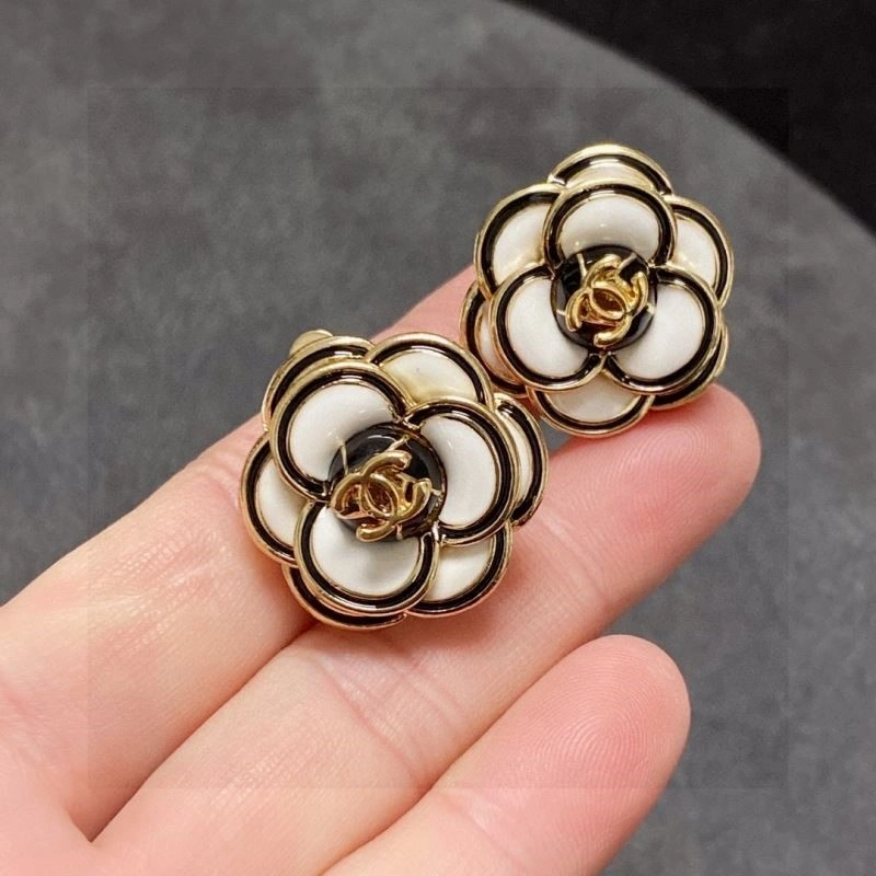 Top mirror Chanel Earrings