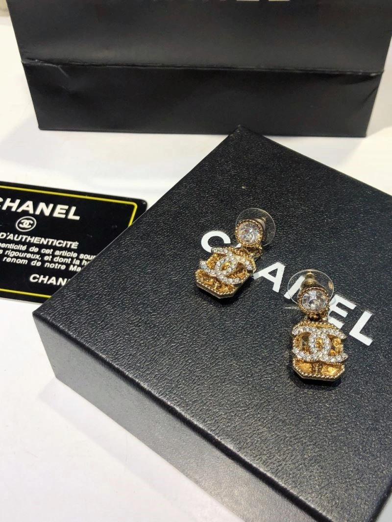 Top mirror Chanel Earrings
