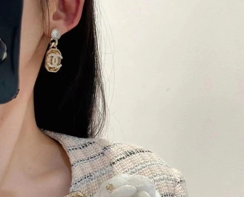 Top mirror Chanel Earrings