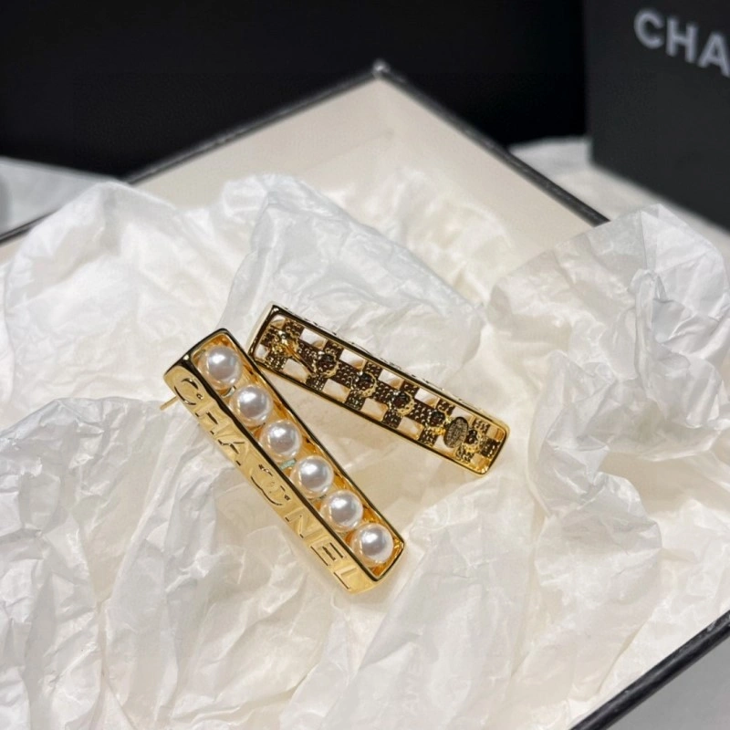 Top mirror Chanel Earrings