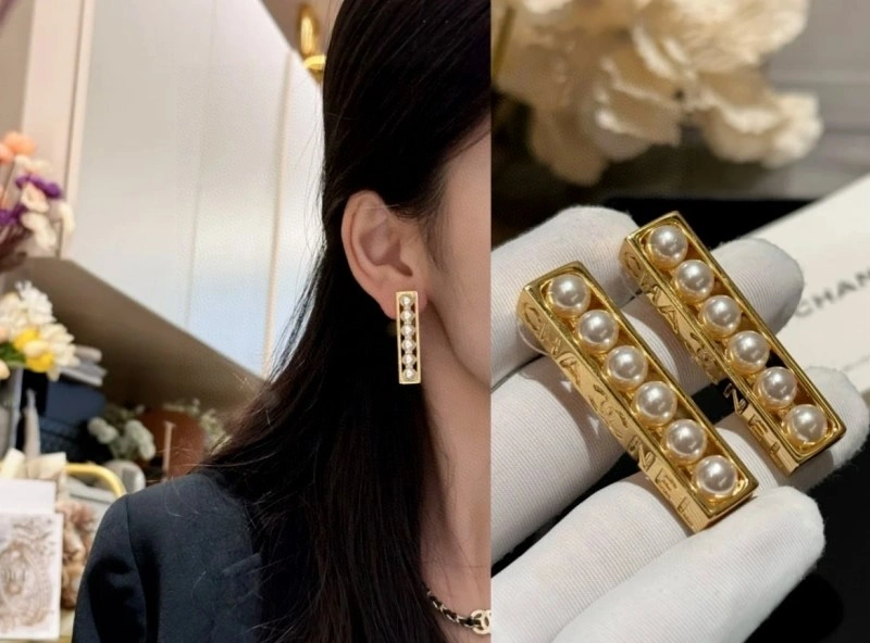 Top mirror Chanel Earrings