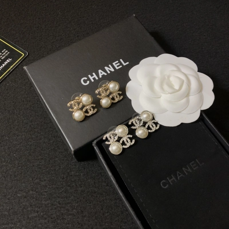 Top mirror Chanel Earrings