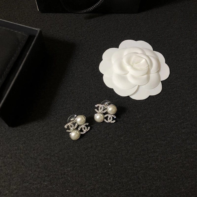 Top mirror Chanel Earrings