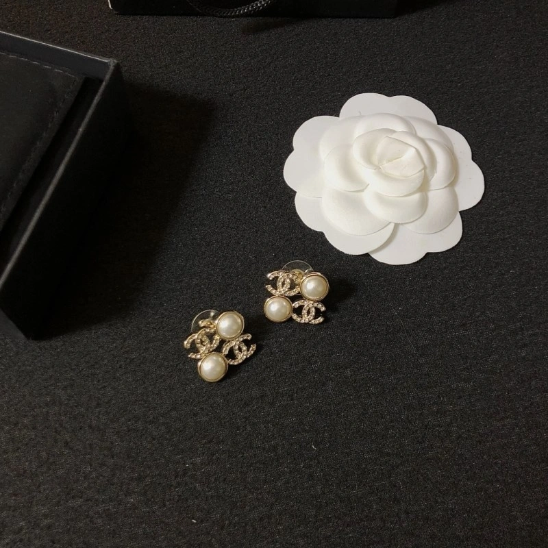 Top mirror Chanel Earrings