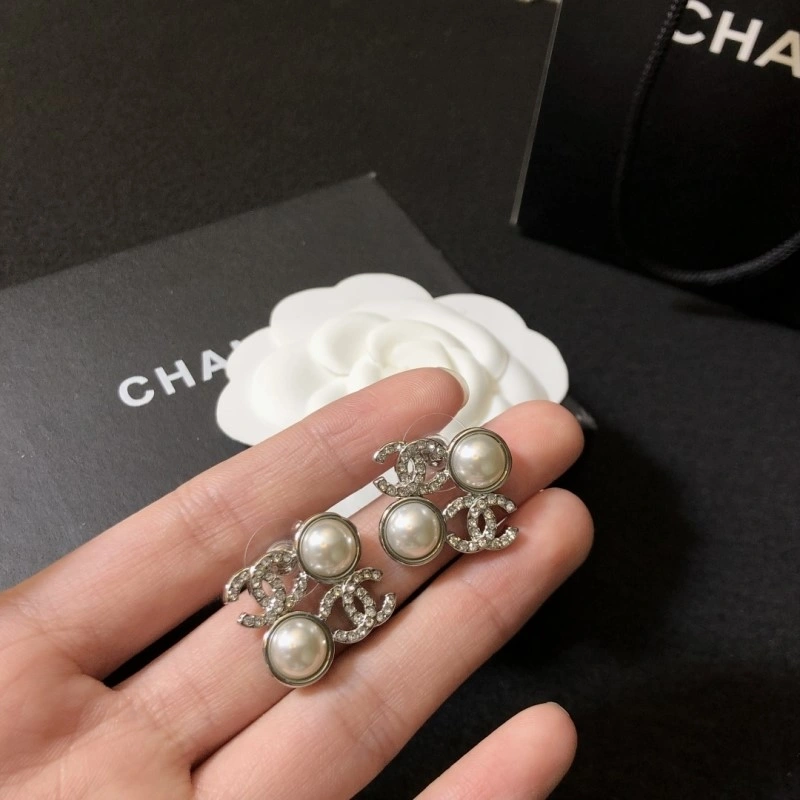 Top mirror Chanel Earrings