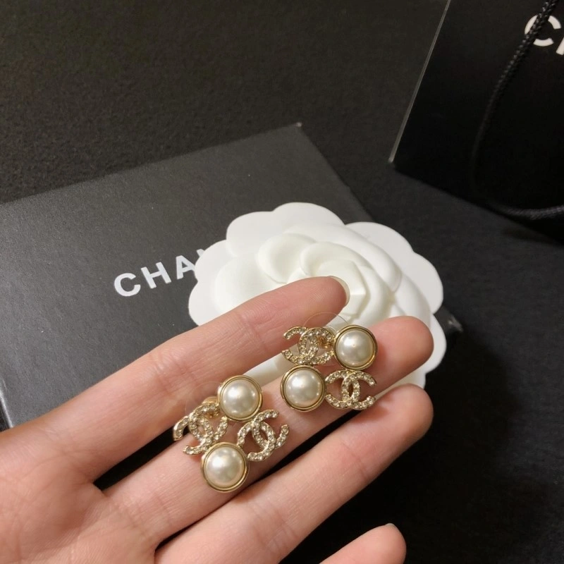 Top mirror Chanel Earrings