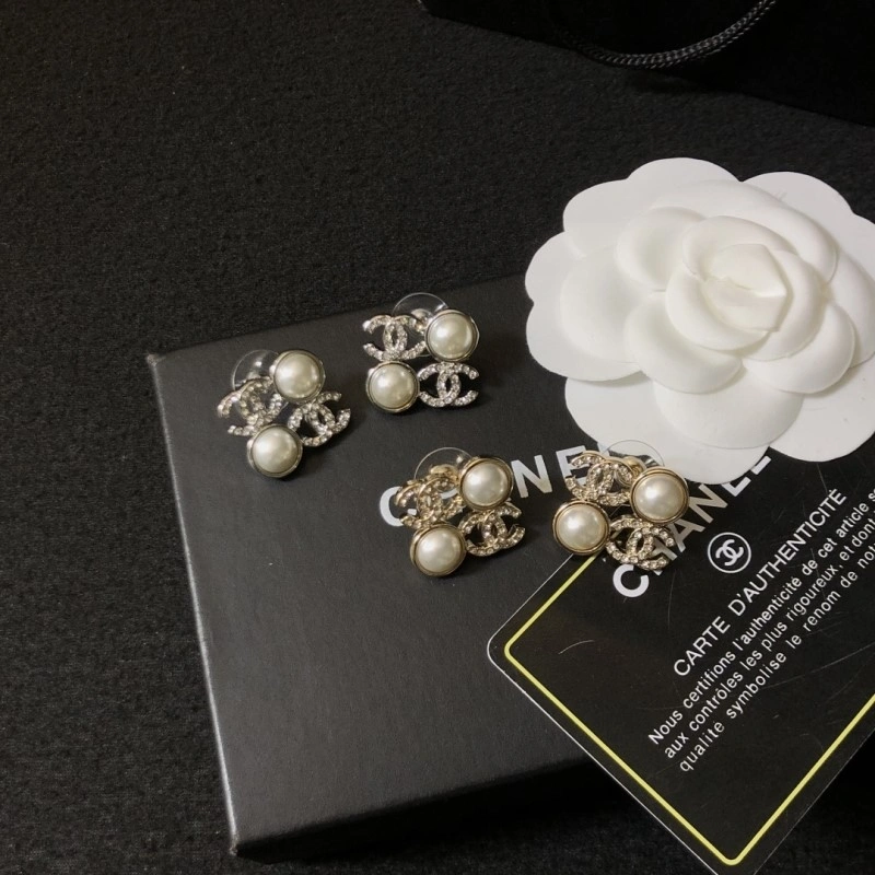 Top mirror Chanel Earrings
