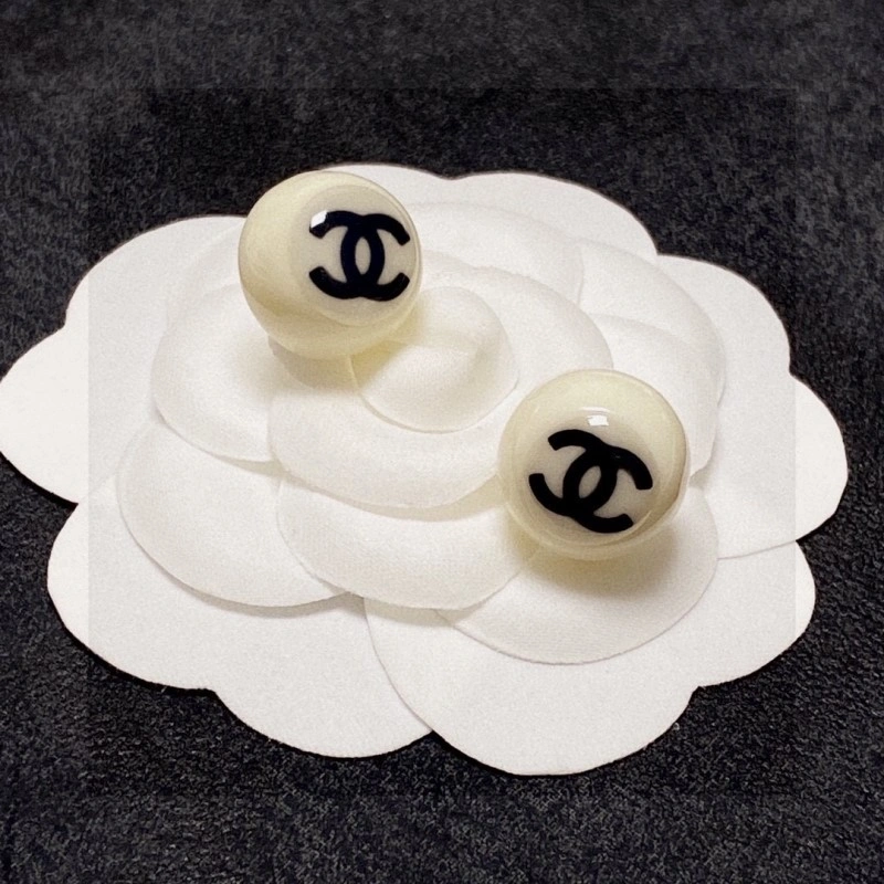 Top match Chanel Earrings