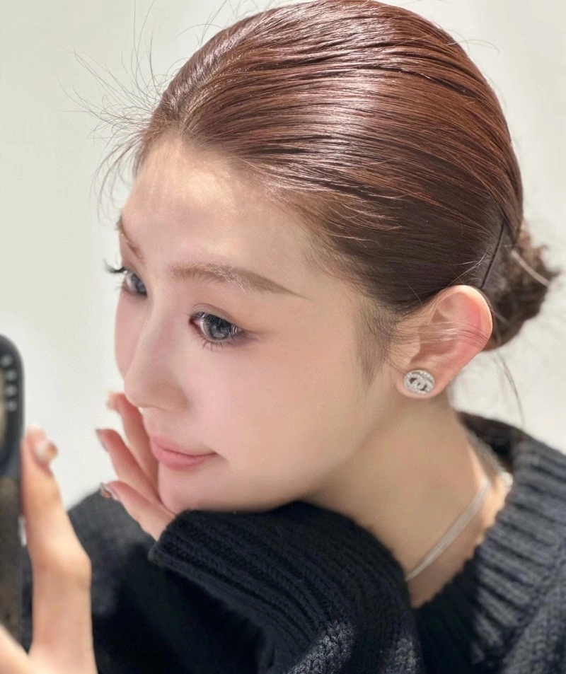 Top mirror Chanel Earrings