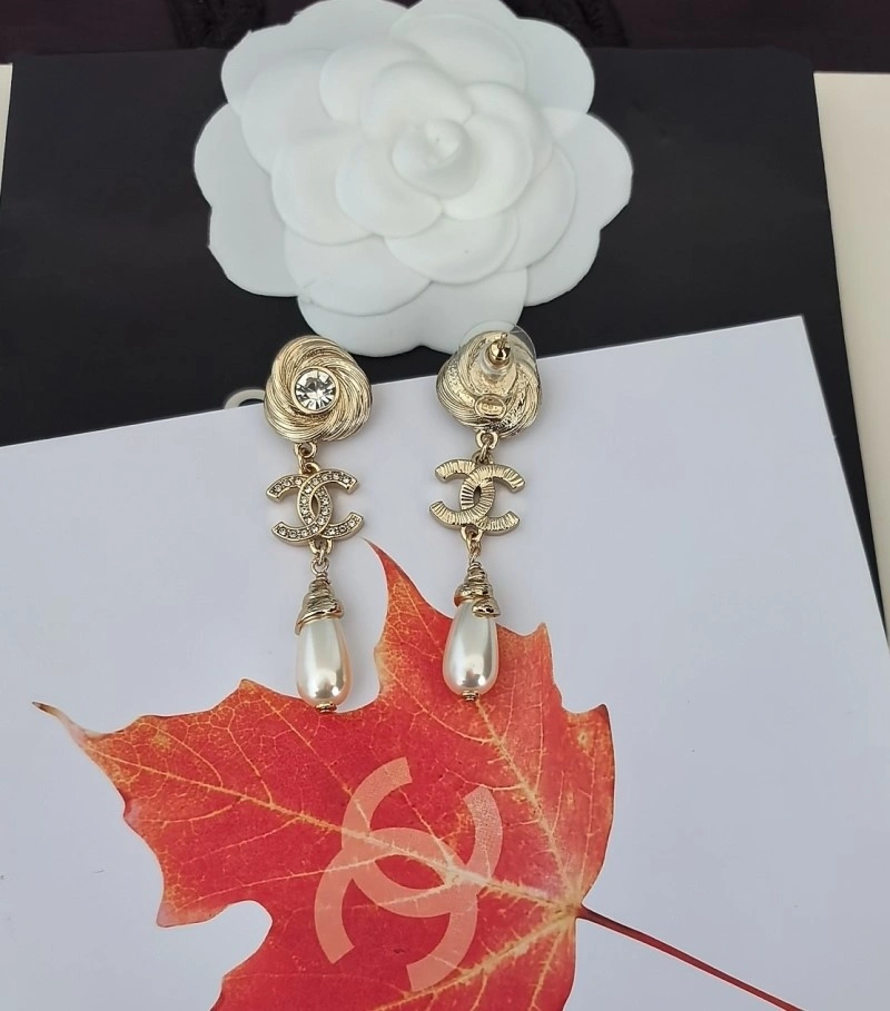 Top mirror Chanel Earrings