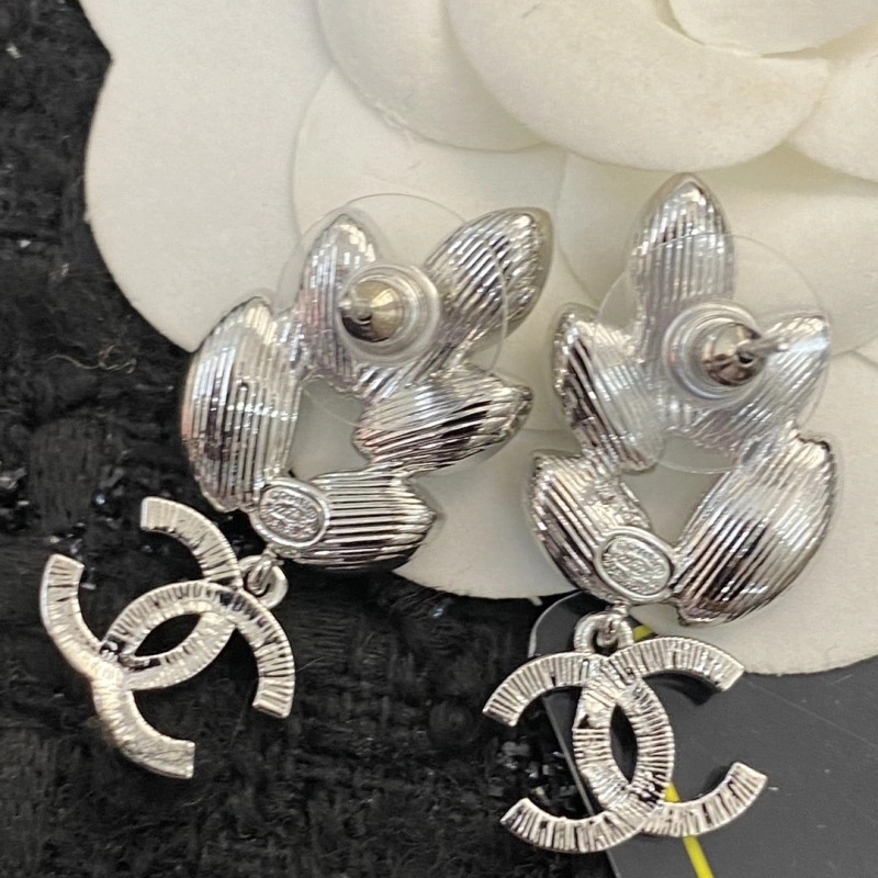 Top mirror Chanel Earrings