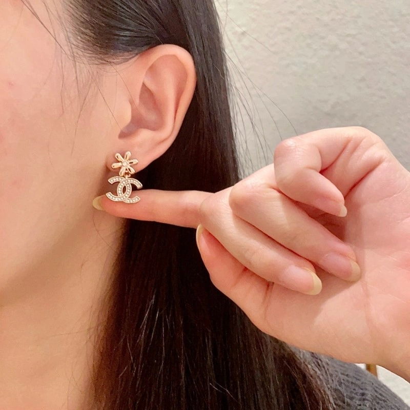 Top mirror Chanel Earrings