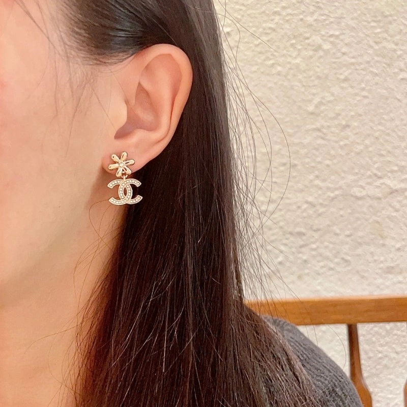 Top mirror Chanel Earrings