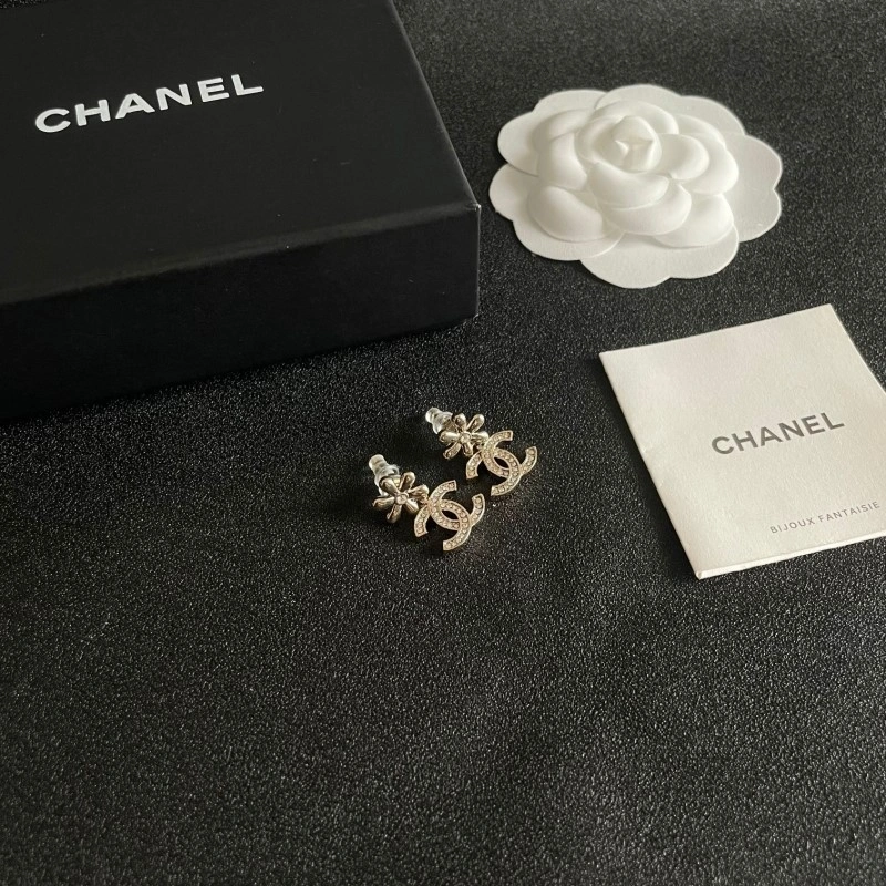 Top mirror Chanel Earrings