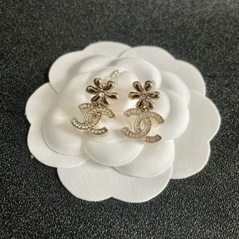 Top mirror Chanel Earrings