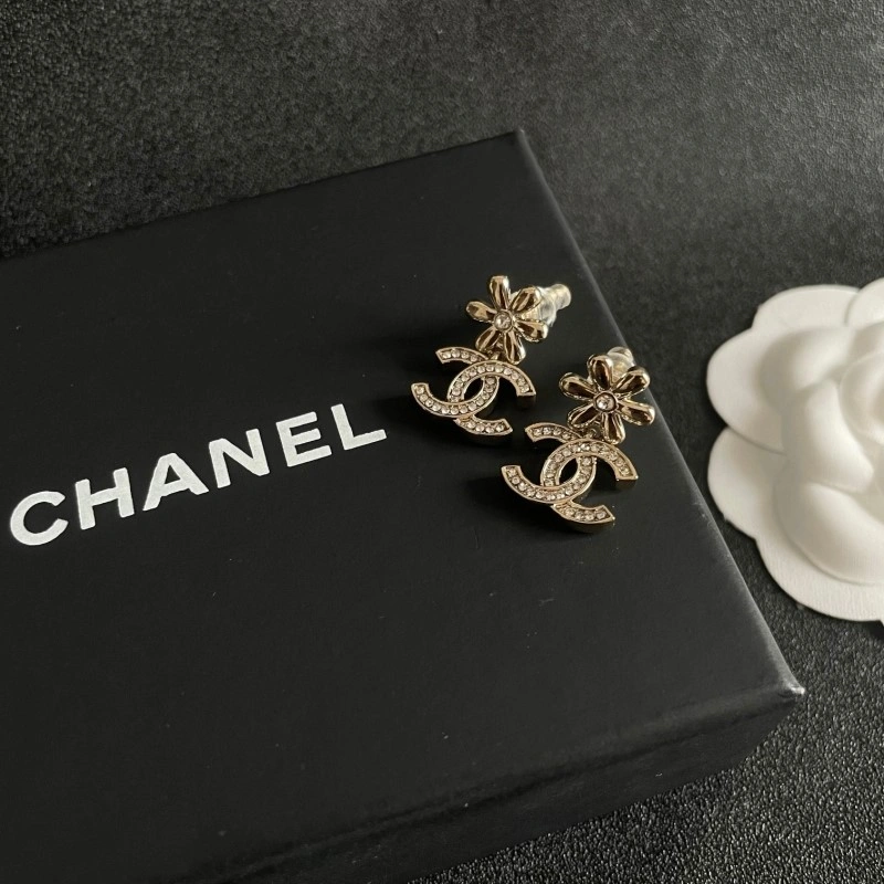Top mirror Chanel Earrings