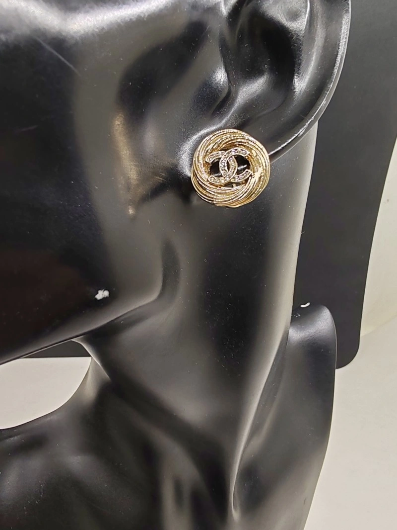 Top match Chanel Earrings