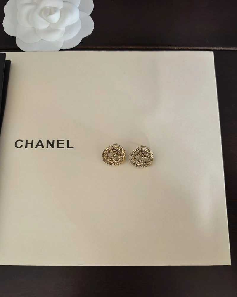 Top match Chanel Earrings