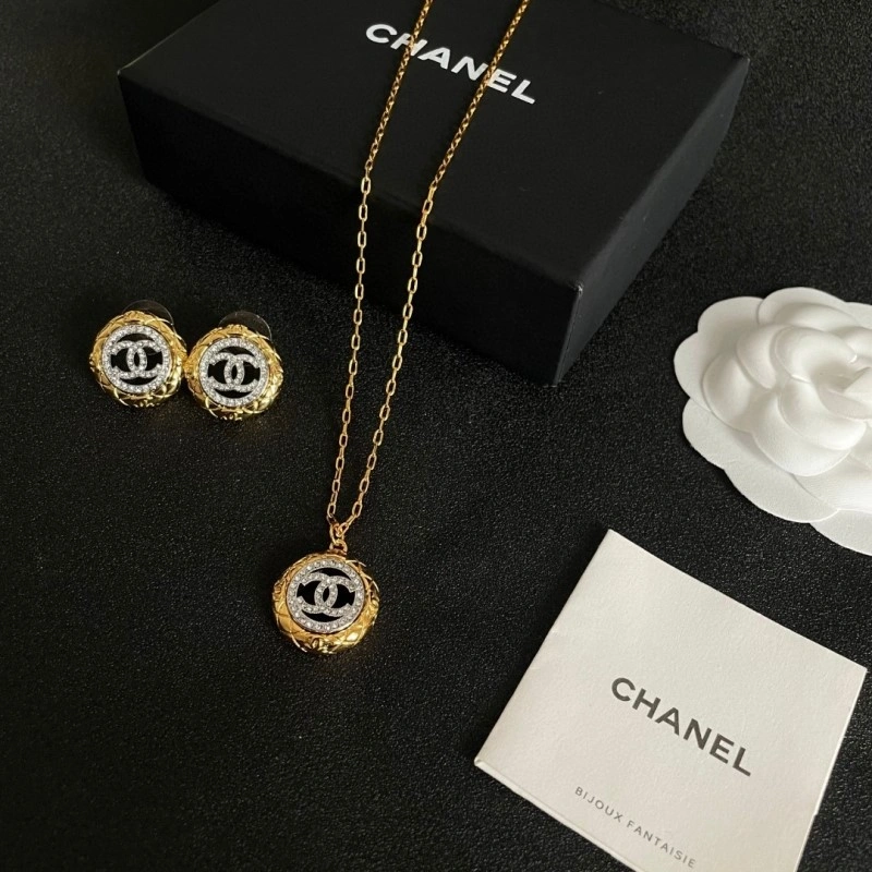 Top mirror Chanel Earrings