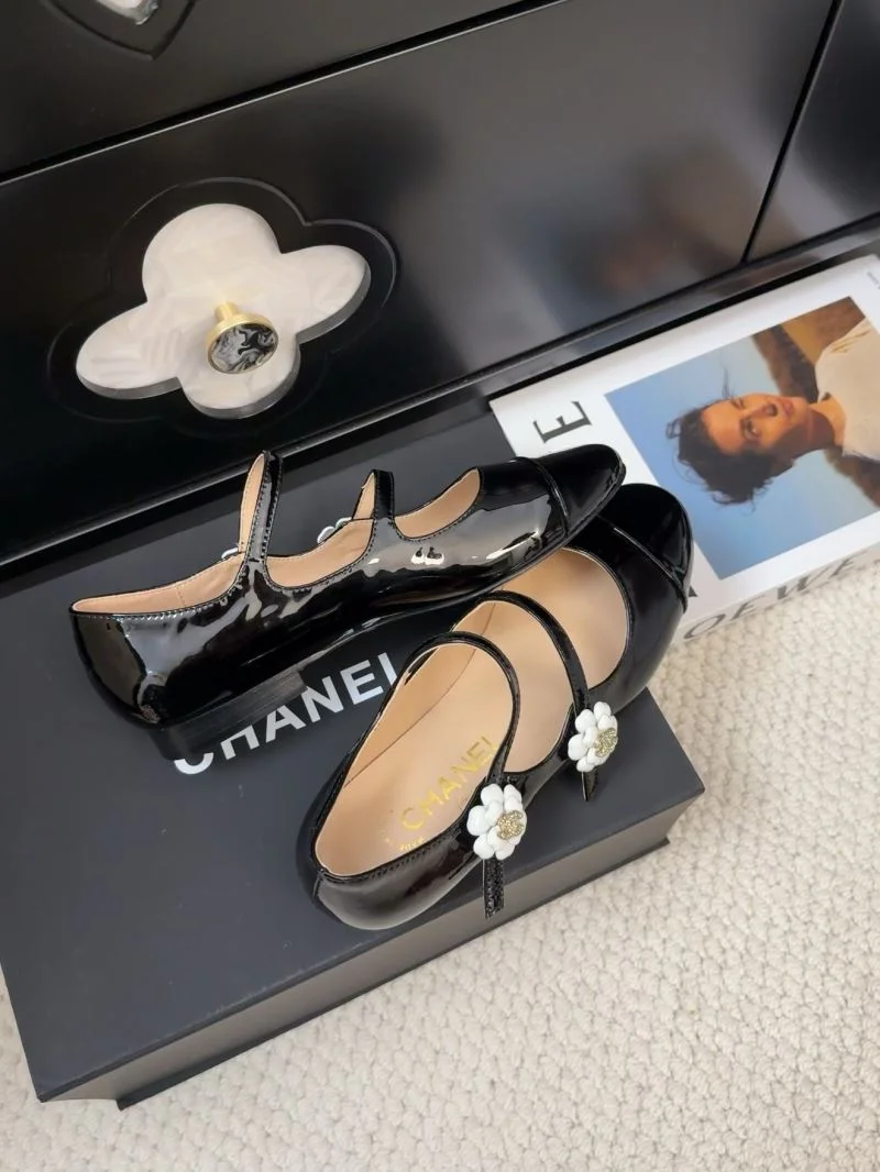 Bargain Chanel Flat Shoes