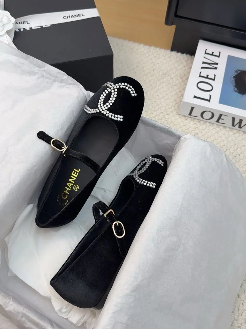 Top mirror Chanel Flat Shoes