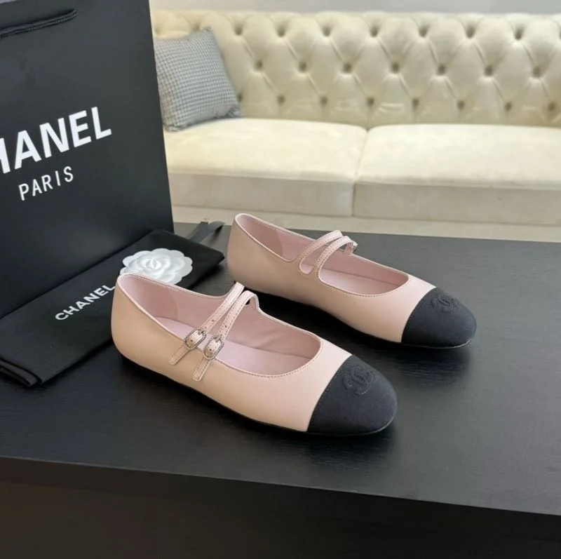 Top match Chanel Flat Shoes
