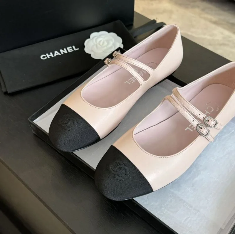 Top match Chanel Flat Shoes