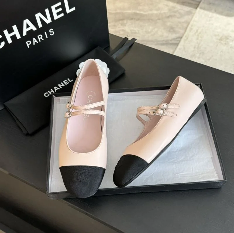 Top match Chanel Flat Shoes