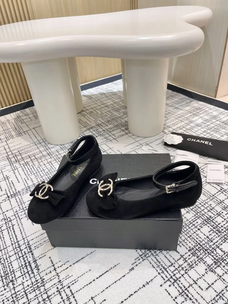 Accurate model Chanel Flat Shoes