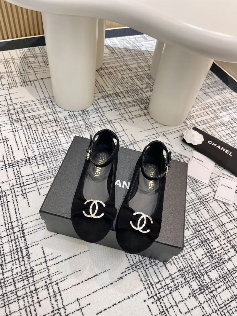 Accurate model Chanel Flat Shoes