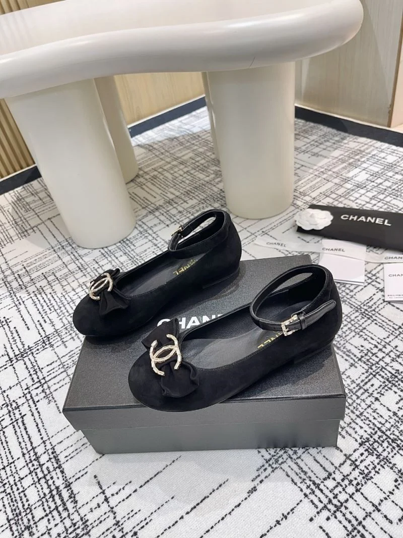 Accurate model Chanel Flat Shoes