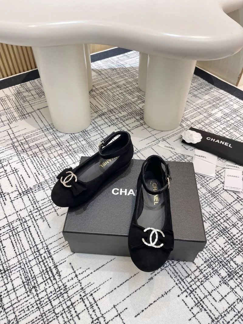Accurate model Chanel Flat Shoes