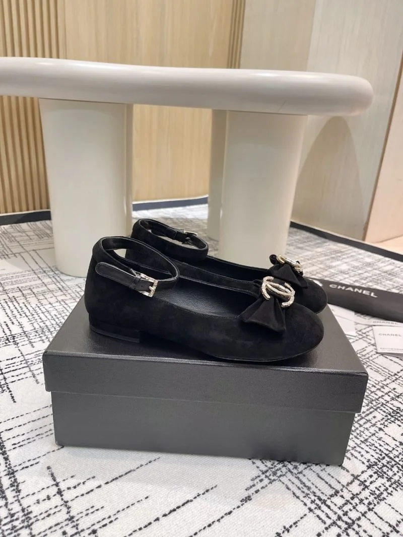 Accurate model Chanel Flat Shoes