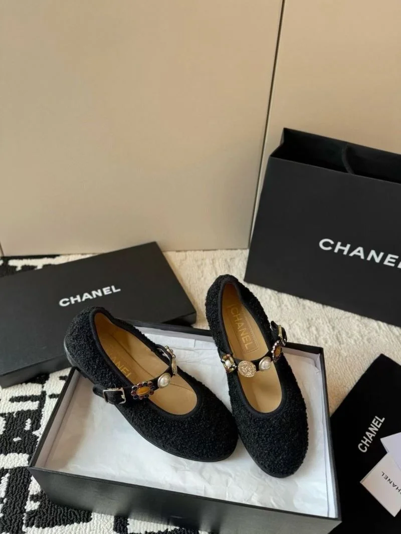 Top match Chanel Flat Shoes