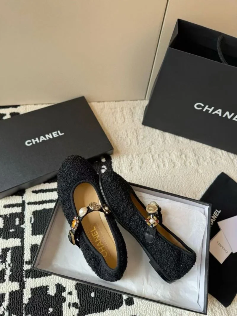 Top match Chanel Flat Shoes
