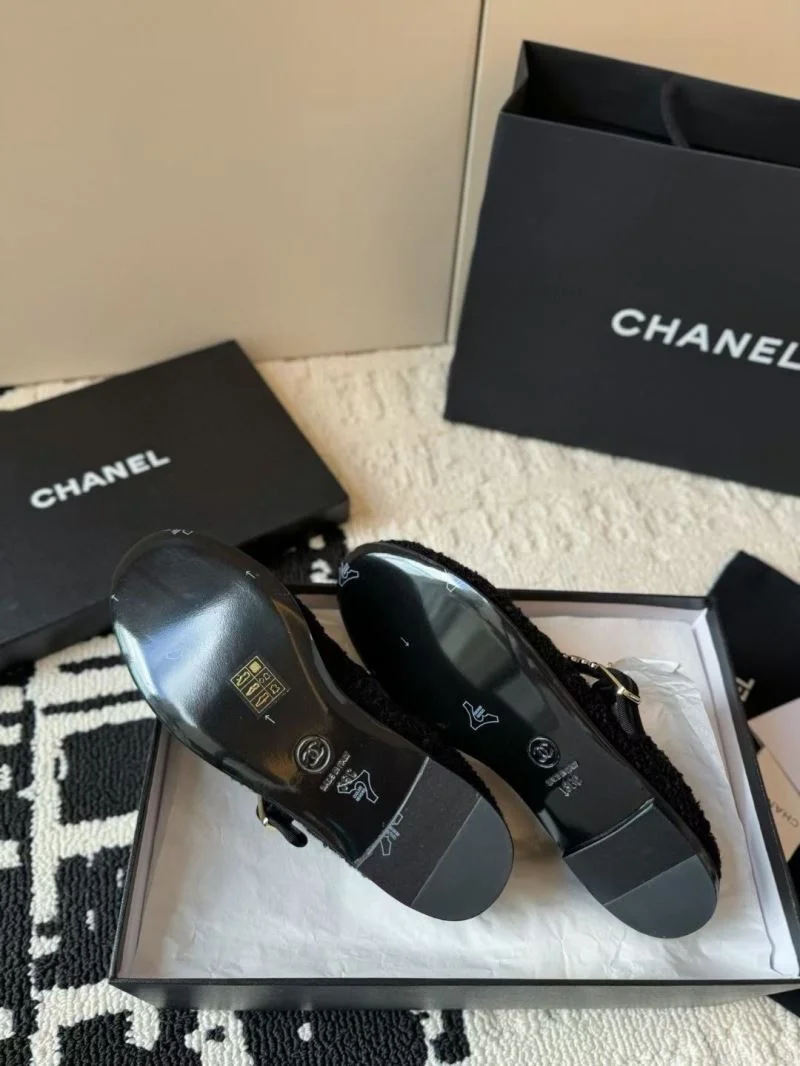 Top match Chanel Flat Shoes