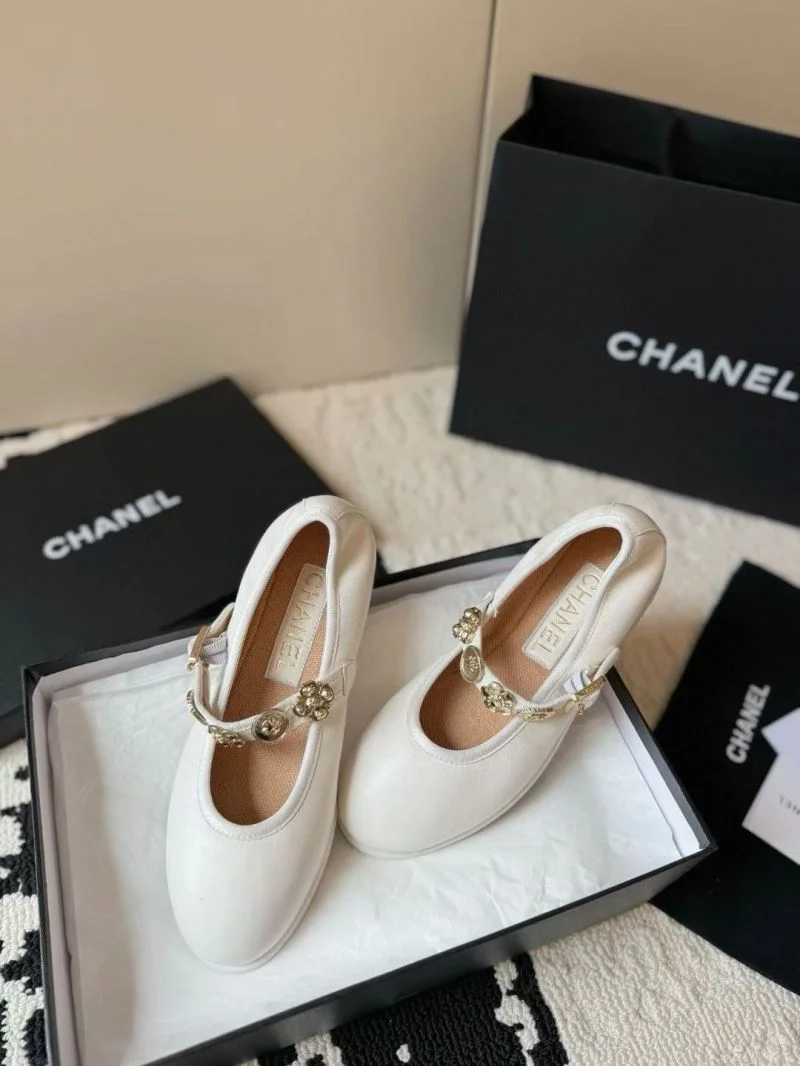 Top match Chanel Flat Shoes