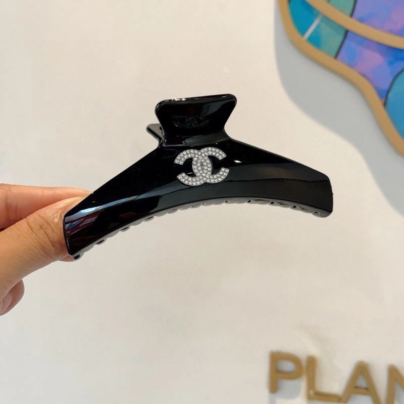 Low-cost Chanel Hair Hoop