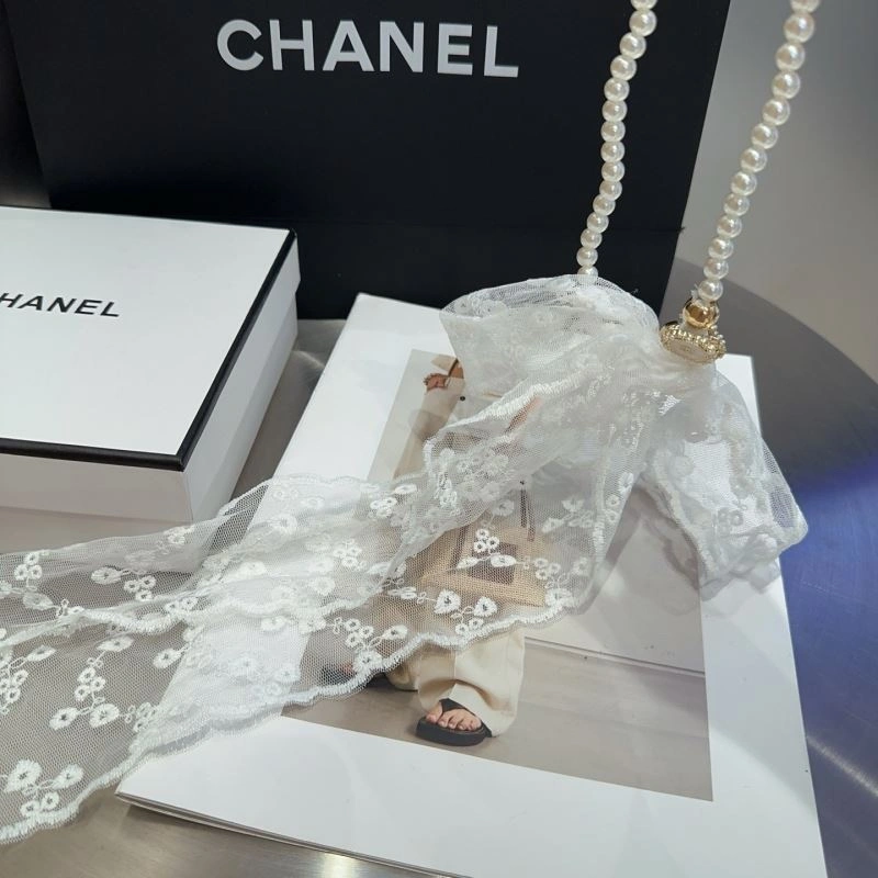 Low-cost Chanel Hair Hoop