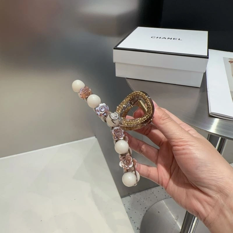 Low-cost Chanel Hair Hoop