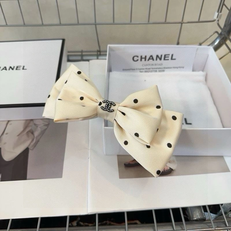 Low-cost Chanel Hair Hoop